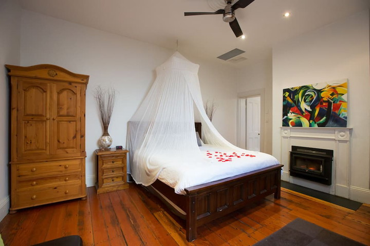 Open Fire And Spa Bath Indulgent And Luxury Villa - Adelaide