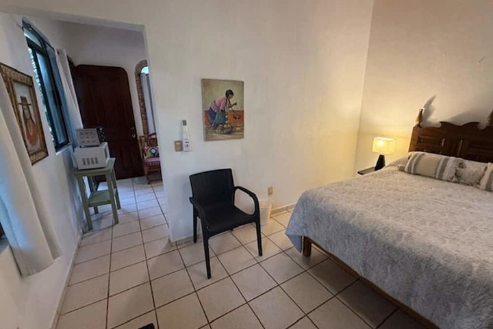 Beachfront Charming 1br Bungalow Steps From The Sand - Los Ayala