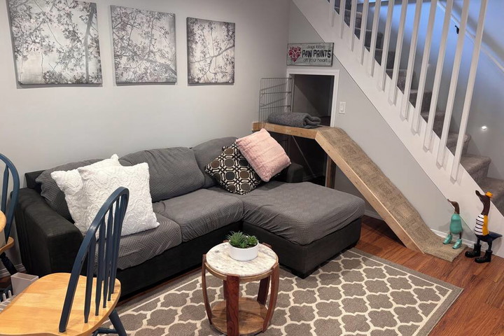 Salmon Arm Comfortable 2 Bedroom In Town, 5 Minute Drive To The Beach! - Salmon Arm