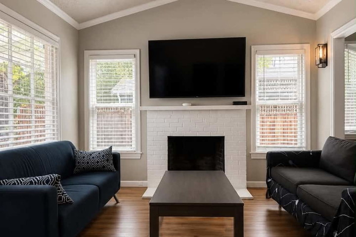 3b House In Redwood City Walk To Caltrain With Ac Parking Near Stanford 1gbps - San Carlos, CA