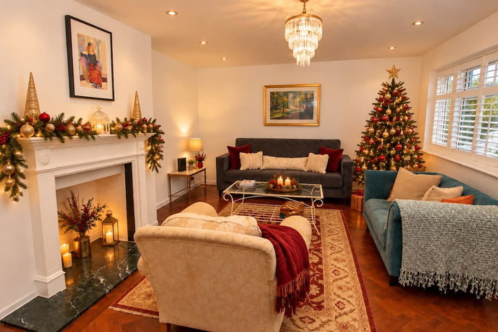 Marvelous 5-bedroom Townhome In Charming Kings Langley - Watford