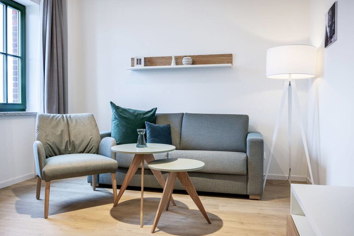 Geschmackvolles 2-zimmer Apartment Mit Balkon Und Tollem Blick Auf Den Seehafen - Wismar