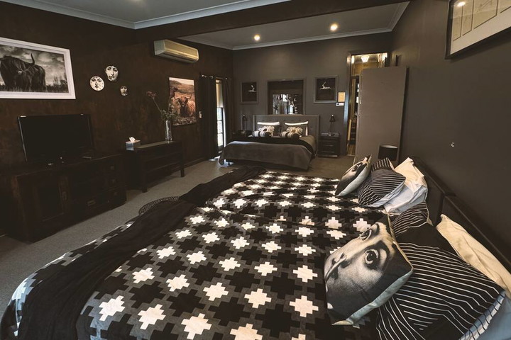 Historic Homestead On 60 Acres, Private Golf Course, Sleeps 40+ - Southern Highlands