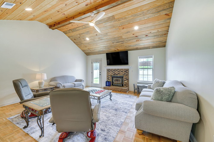 Perry Family Home On 2 Acres W/ Private Pool - Warner Robins, GA