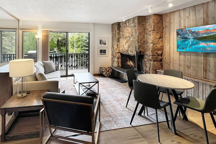 Stylish Condo With Pool! Next To Snowmass Base & Trails, Hot Tub, Wood Fp & Patio W/ Great View! - Snowmass Village, CO