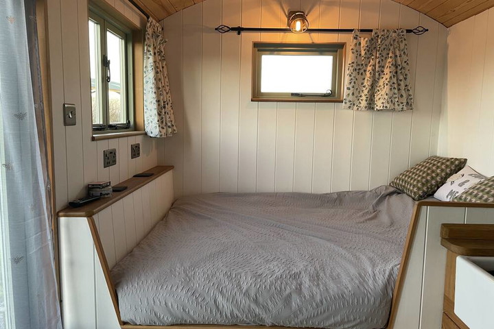 'Get Cosy' At The Hut On A Working Farm By The South Coast - Emsworth