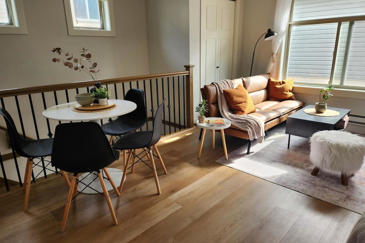 Suburban Escape - Coach House - Surrey