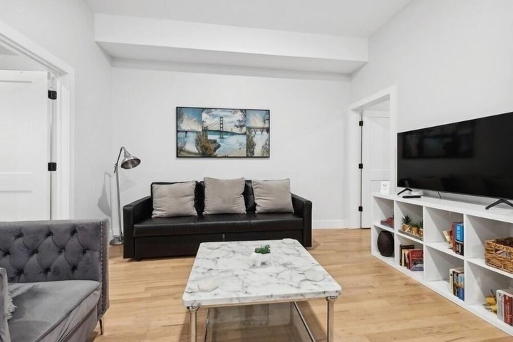 Unique Modern 3-bedroom Apt 8 Mins To Newark Airport! 20 Minutes To Manhattan - Harrison, NJ