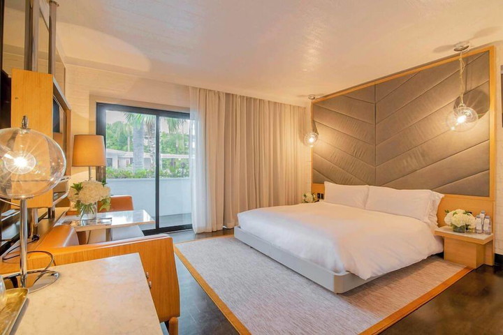 King Room At A 4⭐️ Hotel - Hollywood, CA