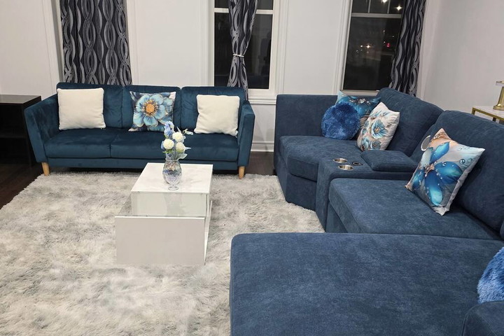 Spacious, Private Family Friendly 2 Bedroom Home - Brampton