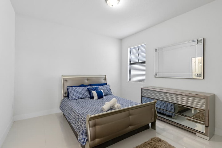 4br/4bth Miami Oasis: Stylish Retreat W/ Bbq & Trampoline - Near Beach & Airport - Doral, FL