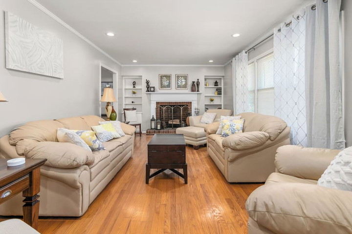 Spacious Living Less Than 2 Miles From Elon University! - Burlington, NC