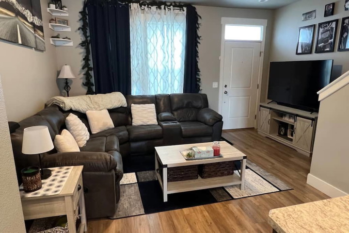Charming 2-bedroom Townhome With Wifi, Ac/heat In Delightful Billings - 比靈斯