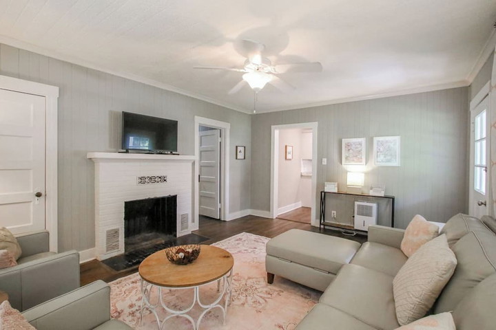 Pink Door Cottage Is A Storybook Cottage Close To Everything! - Richmond Hill, GA