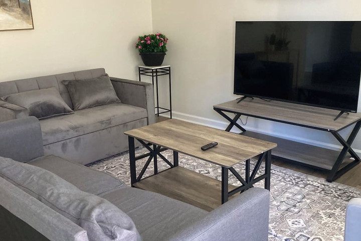 Charming 3-bedroom House In Savannah - Savannah, GA
