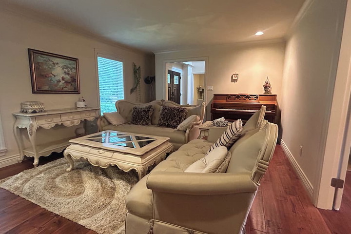 Song  Pinecrest Manor | Forest & Pond - White Rock