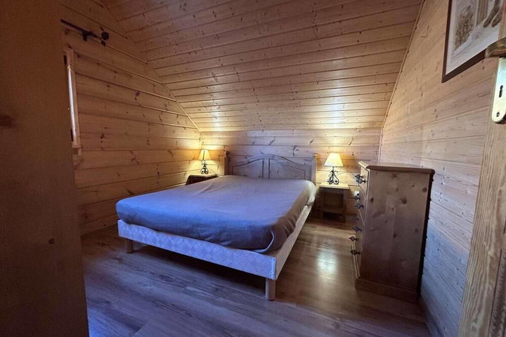 Chalet, 330m From Ski Slopes, 1st Floor, Terrace, Balcony, Fireplace Or Stove, Tv, 91m² - La Joue du Loup