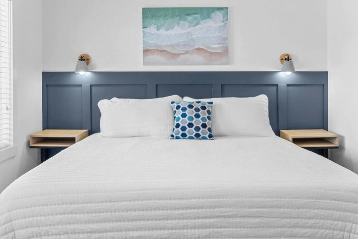 Beach House Oki - Premium King Room - In Hotel On Oak Island, North Carolina - Oak Island, NC