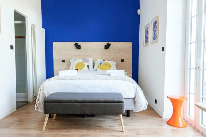 "Klein Blue®" Room, A Tribute To Yves Klein, Which Will Bring Out The Best In Ultramarine Blue - Nîmes