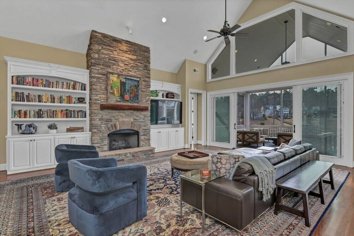 Luxury Lake Escape W/ Pool, Hot Tub, & More! - Gilbert, SC