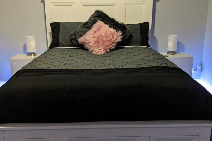 Country Luxury. Delux Queen Bed, Full Bathroom. Private Unit. Massage Chair. - Ballarat