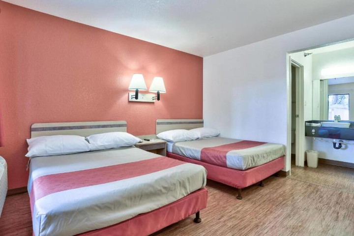 2 Full Beds | Smoking - Flagstaff, AZ