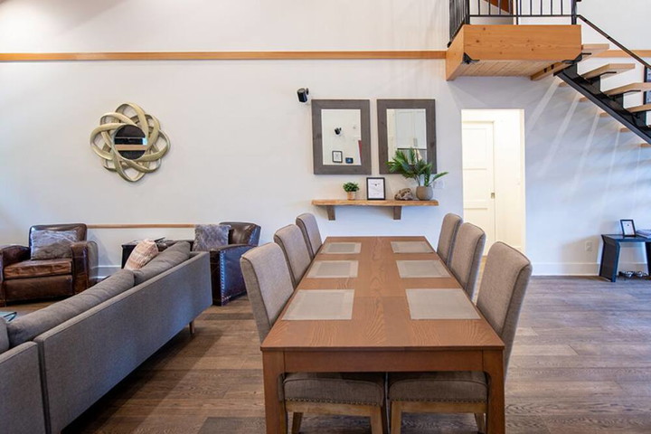 Twin Creeks Estate- 54-acre Nature Retreat & Farm Stay- Sleeps 14, Pets Welcome! - Bowen Island