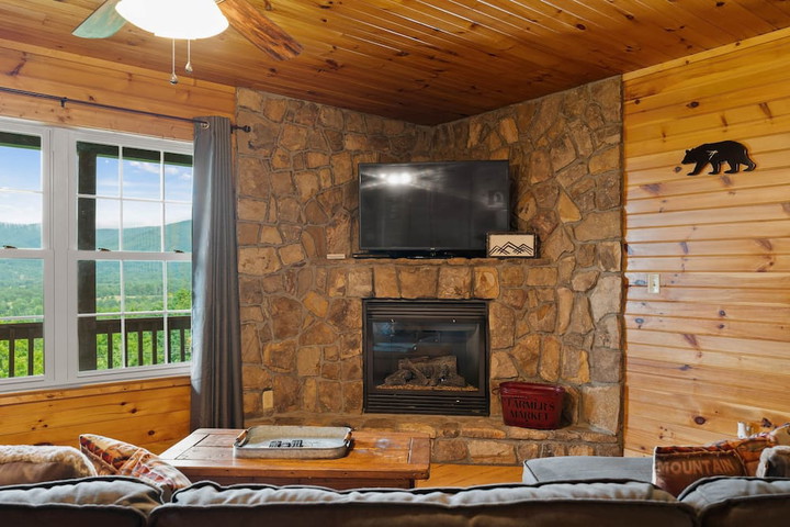 The Black Bear Lodge: Amazing Mountain Views! - Stanley, VA
