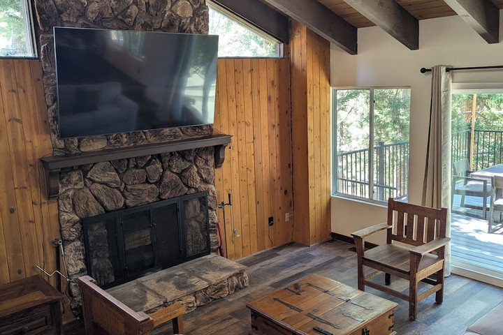 Charming 3-bedroom Cabin In Running Springs - Running Springs, CA