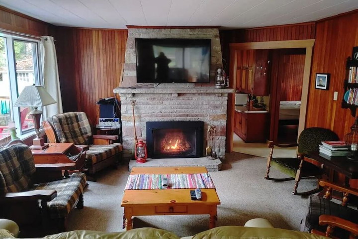 Sandy Pines Cottage. Lake Muskoka, Gravenhurst - Gravenhurst