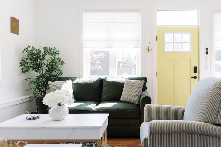 Brass Apple Cottage | Stylish, New, A/c, Wi-fi, Ev Charger & More - Campbell River