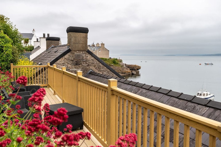 Glan Y Don Moelfre - Sleeps 6 Guests  In 3 Bedrooms - Moelfre