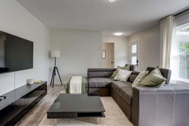 North Okanagan Jewel With Hot Tub - Vernon