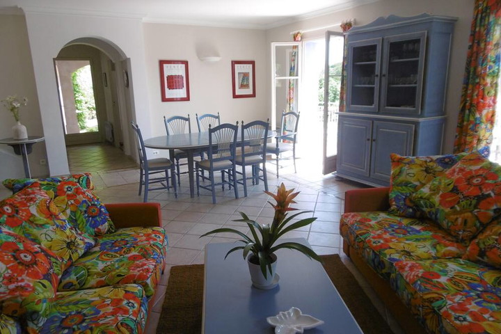 Charmante Villa En Garden City Of Arts In Vence - Carros