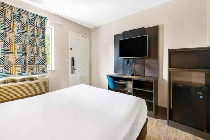 1 Queen Bed | Non-smoking - Seattle, WA