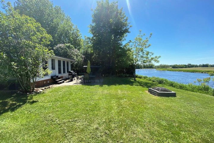 Chalet Au Bord De La Rivière Nature, Paddle, Feu De Camp Et Vue Sur Leau - Drummondville