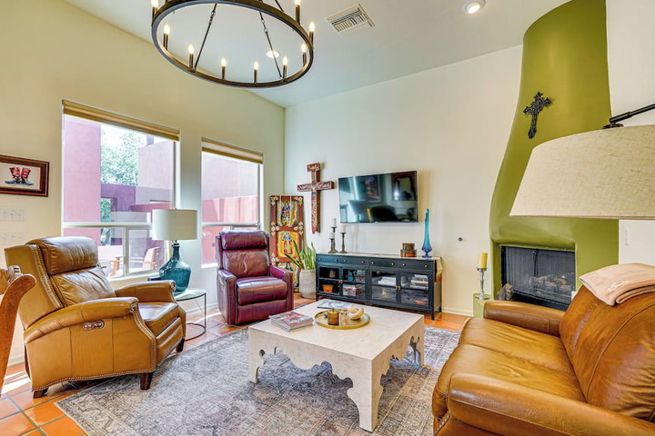 Sunny Adobe Retreat W/ Hot Tub & Mtn Views! - Tubac, AZ