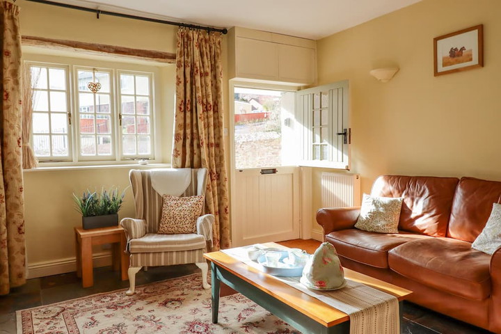 Bodkin Cottage, Pet Friendly, Character Holiday Cottage In Dunster - Minehead