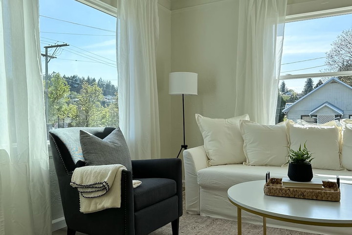 Cozy Newly Remodeled Cottage Minutes From Ferry! Peaceful Retreat! - Silverdale