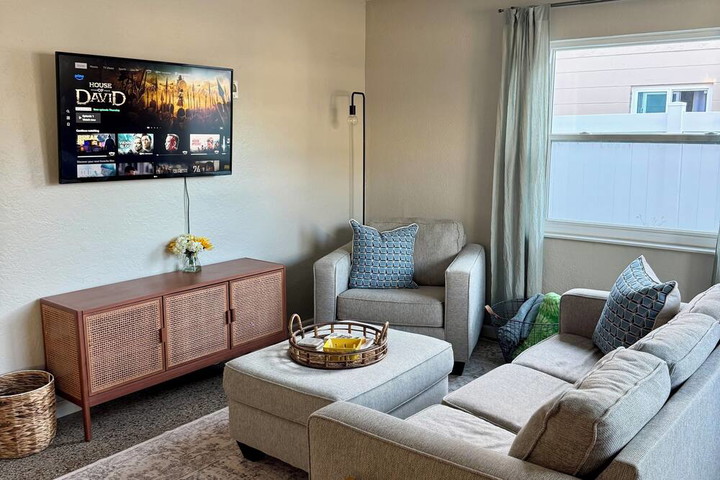 Coquina Key Cottage 2-bedroom House Close To Downtown St. Petersburg - St. Petersburg, FL