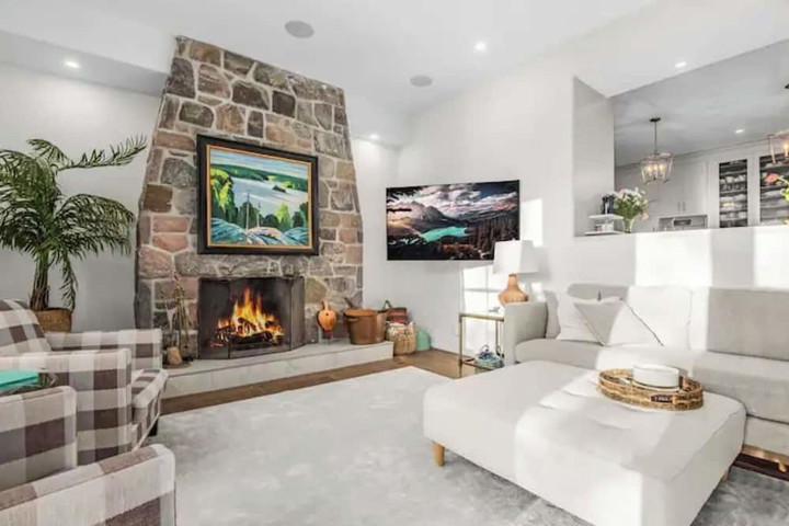 Gorgeous 100 Acre Country Estate With Swimming Pool, Tennis Courts And Much More - Kawartha Lakes
