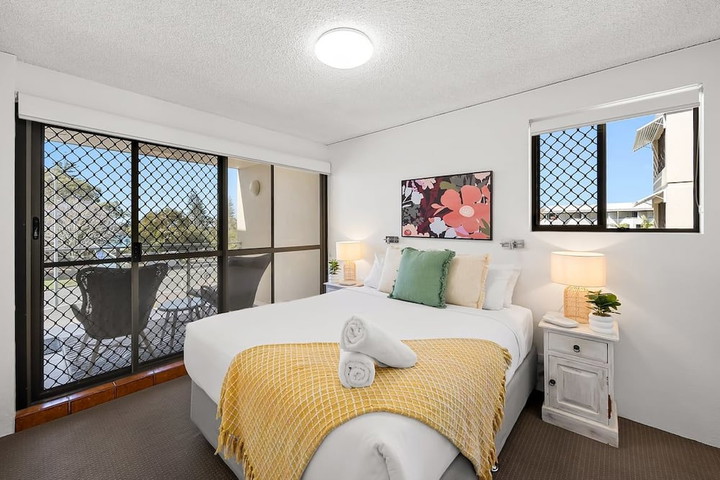 Beachside Views 2 Bedroom Poolside Apt Mooloolaba - Sunshine Coast