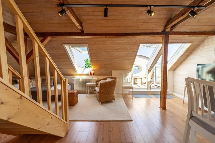 Cozy Attic Apartment In A Historic Villa With A Lake View - Schwerin