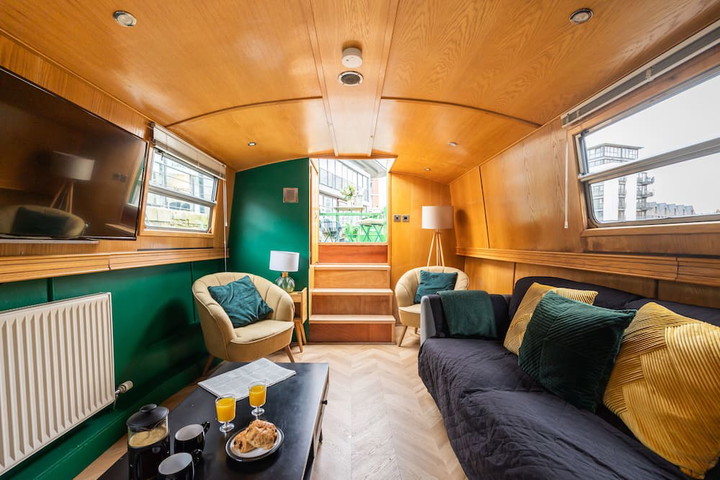 4* Luxury Floating Wide Beam Houseboat Moored In Edinburgh City Center. - Edinburgh
