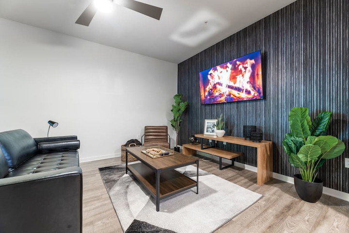 Modern Luxury Unit In The Heart Of Orange County- 5 Min To Old Towne - Santa Ana, CA