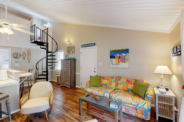 Golf-view Condo With Amenity Pass To Pool, Tennis Courts & More - Dog-friendly - Edisto Beach, SC