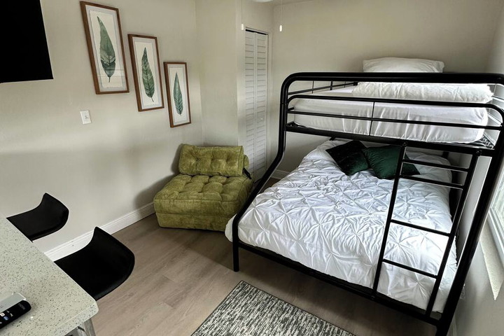 Cozy 1-bedroom Studio In Gorgeous St. Petersburg With Ac - St. Petersburg, FL