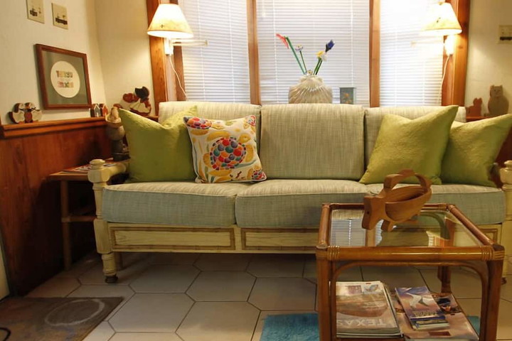 La Petit Maison, Is A Waterfront Two-story Cottage Near Kemah,tx - League City, TX