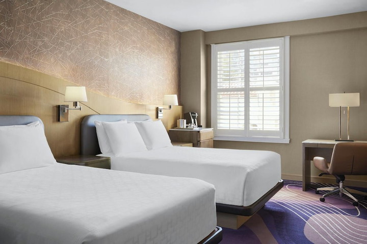 Comfort & Convenience! Parking, Pets Allowed, Pool! Short Drive To Downtown La! - San Marino, CA