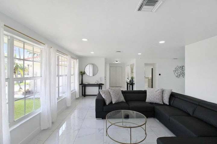 Chic & Modern Canal-front Retreat With Private Pool - Azure Tides - Punta Gorda, FL